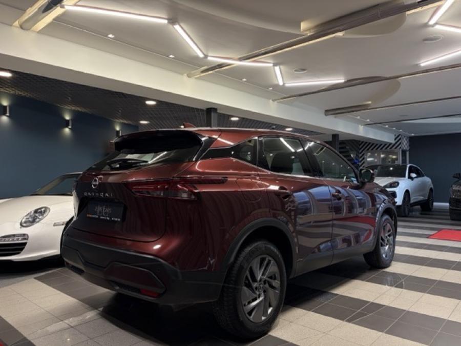 Red Nissan Qashqai 2024 in Riga, with an engine capacity of 1.30 L and mileage of 35 thousand km for 19950 €, photo 4 on AUTOMOTO.COM.LV