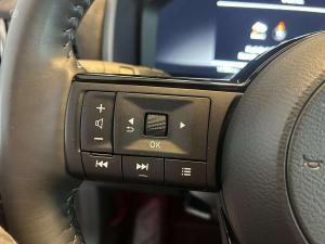 Sarkans Nissan Qashqai 2024 Šauļi, ar dzinēja tilpumu 1.50 L un nobraukumu 17 tūkst. km par 30200 €, foto 18 vietnē AUTOMOTO.COM.LV