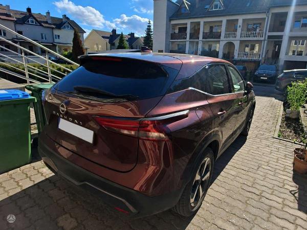 Red Nissan Qashqai 2024 in Kaunas, with an engine capacity of 1.33 L and mileage of 50 thousand km for 25000 €, photo 2 on AUTOMOTO.COM.LV