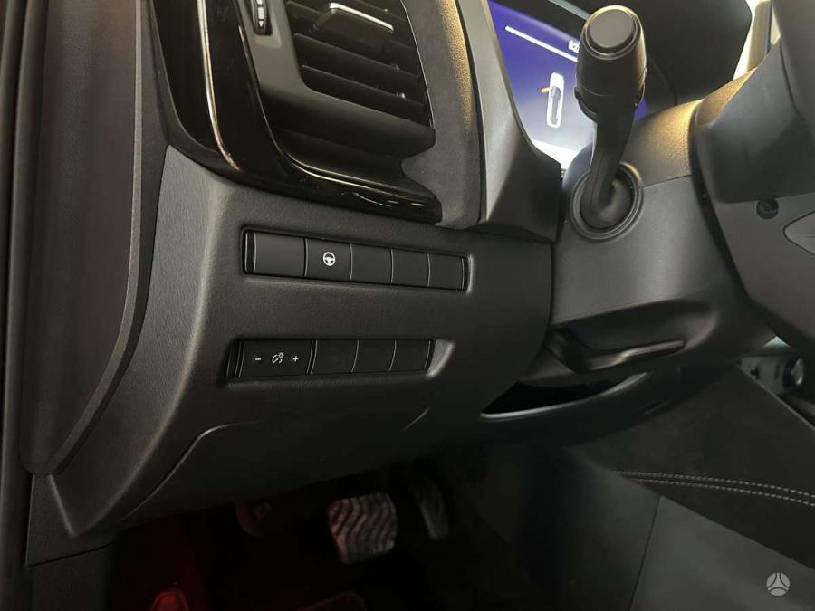Red Nissan Qashqai 2024 in Siauliai, with an engine capacity of 1.50 L and mileage of 18 thousand km for 30000 €, photo 19 on AUTOMOTO.COM.LV