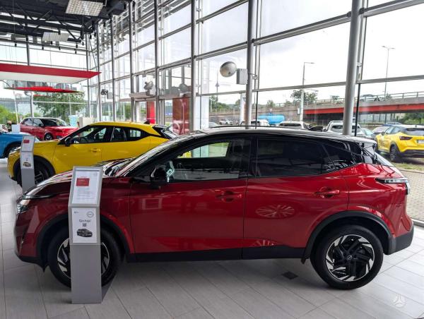 Red Nissan Qashqai 2026 in Vilnius, with an engine capacity of 1.33 L and mileage of 0 thousand km for 29990 €, photo 2 on AUTOMOTO.COM.LV