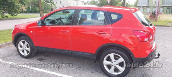 Red Nissan Qashqai 2007 in Parnu, with an engine capacity of 1.60 L and mileage of 184 thousand km for 4000 €, photo 5 on AUTOMOTO.COM.LV