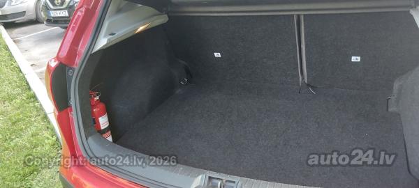 Red Nissan Qashqai 2007 in Parnu, with an engine capacity of 1.60 L and mileage of 184 thousand km for 4000 €, photo 9 on AUTOMOTO.COM.LV