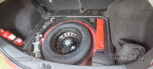 Red Nissan Qashqai 2007 in Parnu, with an engine capacity of 1.60 L and mileage of 184 thousand km for 4000 €, photo 10 on AUTOMOTO.COM.LV