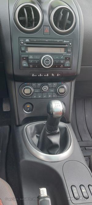Sarkans Nissan Qashqai 2007 Pērnava, ar dzinēja tilpumu 1.60 L un nobraukumu 184 tūkst. km par 4000 €, foto 13 vietnē AUTOMOTO.COM.LV