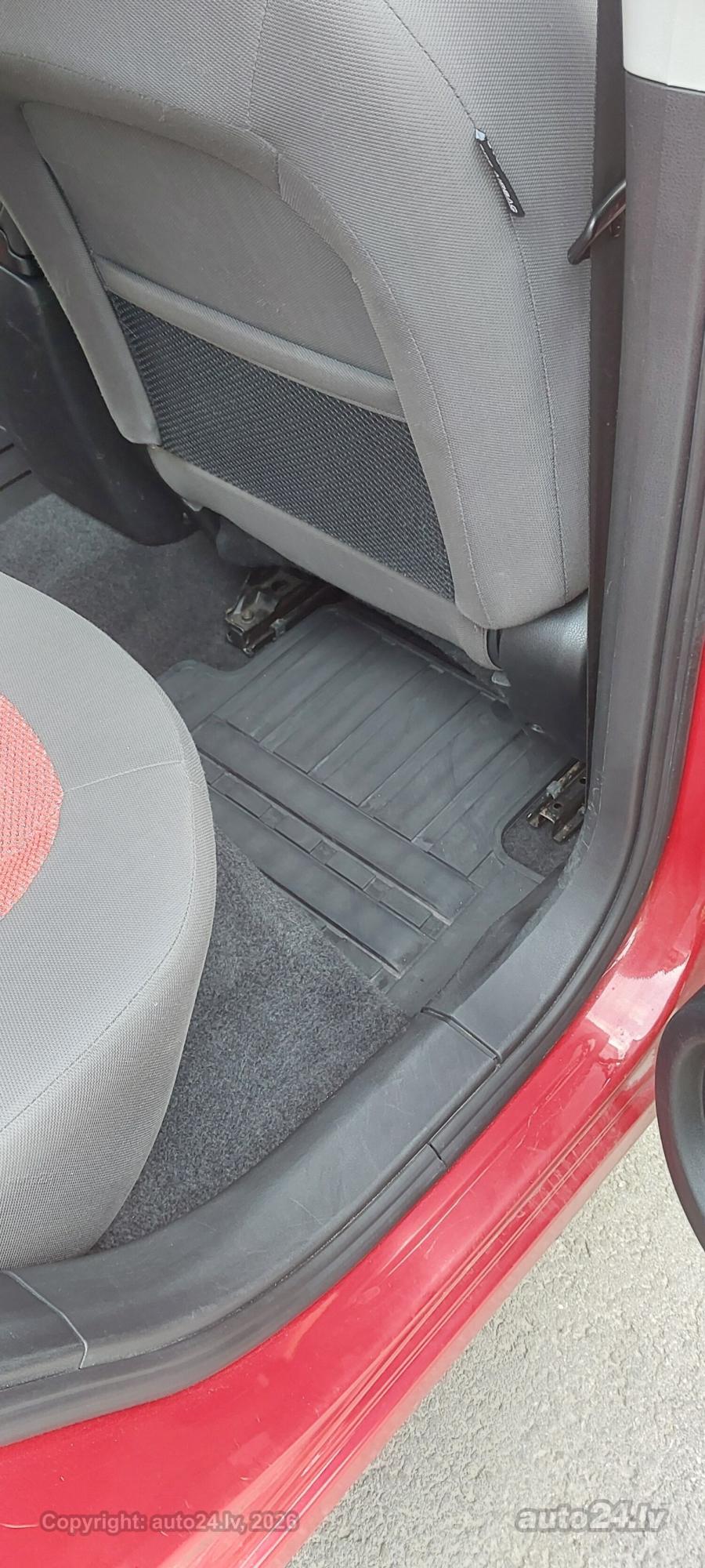 Sarkans Nissan Qashqai 2007 Pērnava, ar dzinēja tilpumu 1.60 L un nobraukumu 184 tūkst. km par 4000 €, foto 19 vietnē AUTOMOTO.COM.LV