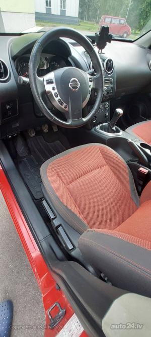 Sarkans Nissan Qashqai 2007 Pērnava, ar dzinēja tilpumu 1.60 L un nobraukumu 184 tūkst. km par 4000 €, foto 26 vietnē AUTOMOTO.COM.LV