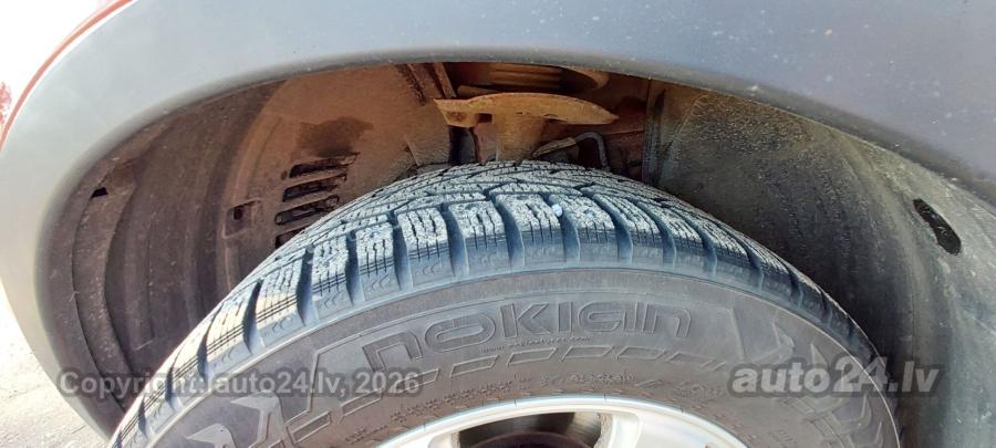 Sarkans Nissan Qashqai 2007 Pērnava, ar dzinēja tilpumu 1.60 L un nobraukumu 184 tūkst. km par 4000 €, foto 28 vietnē AUTOMOTO.COM.LV