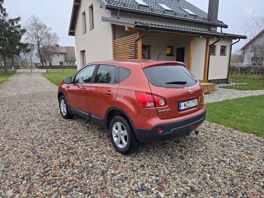Sarkans Nissan Qashqai 2008 Klaipėda, ar dzinēja tilpumu 1.50 L un nobraukumu 318 tūkst. km par 3850 €, foto 5 vietnē AUTOMOTO.COM.LV