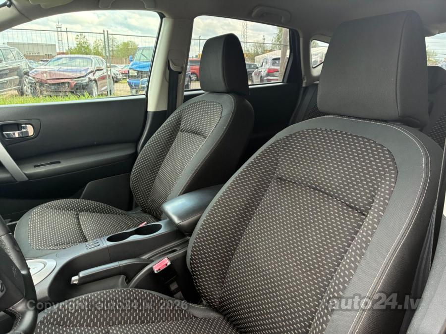 Sarkans Nissan Qashqai 2008 Tallina, ar dzinēja tilpumu 2.00 L un nobraukumu 200 tūkst. km par 3399 €, foto 6 vietnē AUTOMOTO.COM.LV