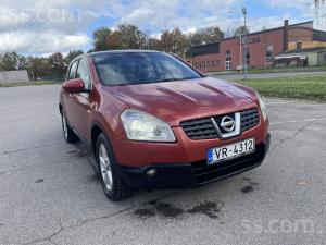 Red Nissan Qashqai 2008 in Cesis, with an engine capacity of 1.50 L and mileage of 251 thousand km for 2850 €, photo  on AUTOMOTO.COM.LV