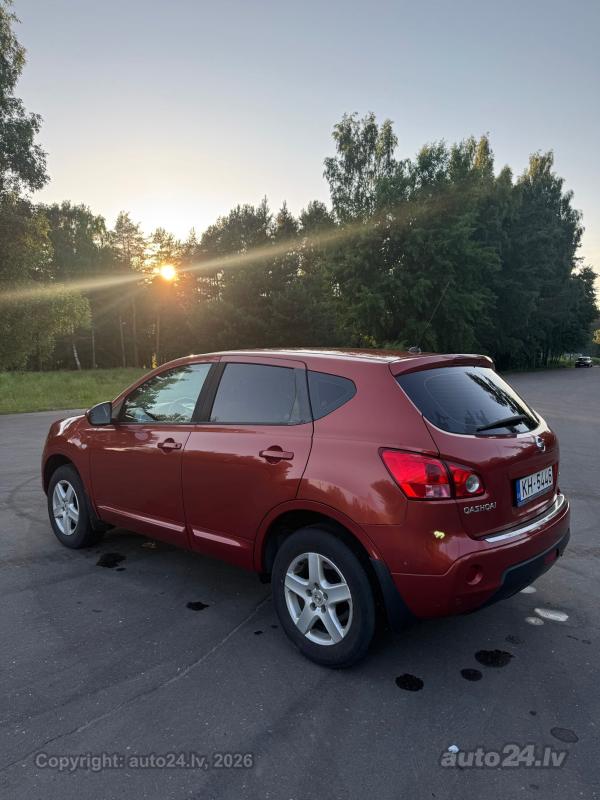 Sarkans Nissan Qashqai 2009 Rīga, ar dzinēja tilpumu 1.50 L un nobraukumu 304 tūkst. km par 3450 €, foto 3 vietnē AUTOMOTO.COM.LV