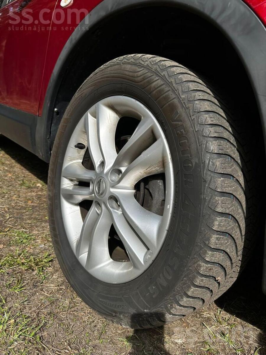 Sarkans Nissan Qashqai 2011 Madona, ar dzinēja tilpumu 2.00 L un nobraukumu 334 tūkst. km par 5990 €, foto 4 vietnē AUTOMOTO.COM.LV