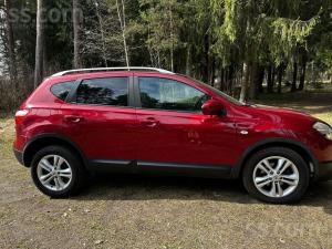 Sarkans Nissan Qashqai 2011 Madona, ar dzinēja tilpumu 2.00 L un nobraukumu 334 tūkst. km par 5990 €, foto 5 vietnē AUTOMOTO.COM.LV