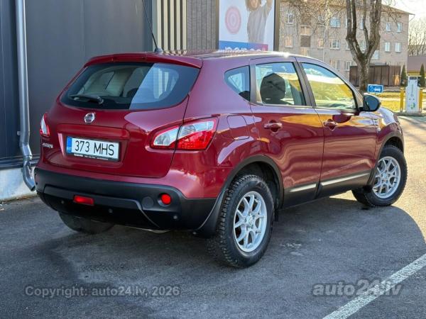 Red Nissan Qashqai 2012 in Paide, with an engine capacity of 1.60 L and mileage of 173 thousand km for 5790 €, photo 2 on AUTOMOTO.COM.LV