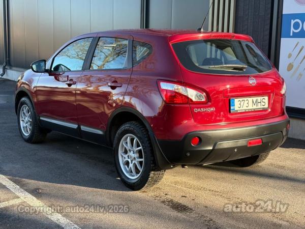 Red Nissan Qashqai 2012 in Paide, with an engine capacity of 1.60 L and mileage of 173 thousand km for 5790 €, photo 4 on AUTOMOTO.COM.LV