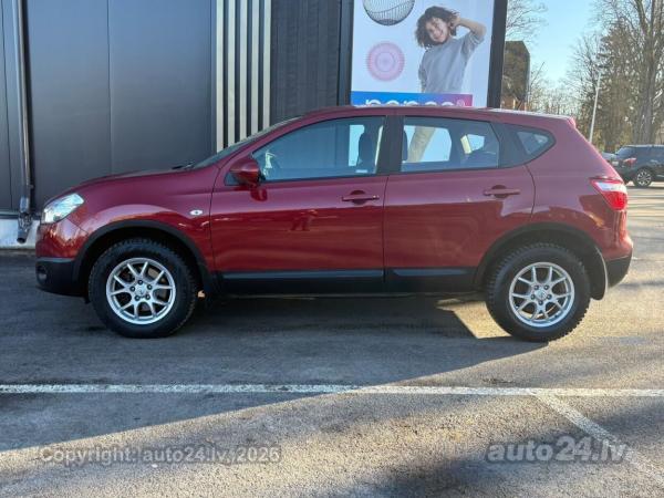 Red Nissan Qashqai 2012 in Paide, with an engine capacity of 1.60 L and mileage of 173 thousand km for 5790 €, photo 5 on AUTOMOTO.COM.LV