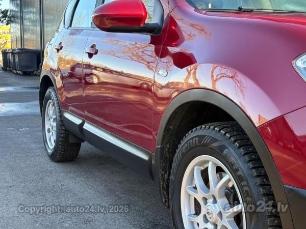 Red Nissan Qashqai 2012 in Paide, with an engine capacity of 1.60 L and mileage of 173 thousand km for 5790 €, photo 6 on AUTOMOTO.COM.LV