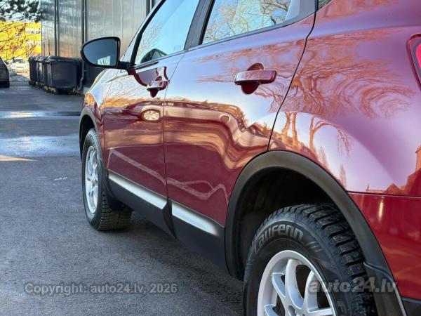 Red Nissan Qashqai 2012 in Paide, with an engine capacity of 1.60 L and mileage of 173 thousand km for 5790 €, photo 7 on AUTOMOTO.COM.LV