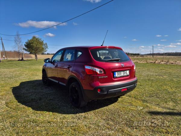 Sarkans Nissan Qashqai 2012 Tallina, ar dzinēja tilpumu 2.00 L un nobraukumu 131 tūkst. km par 7000 €, foto 3 vietnē AUTOMOTO.COM.LV