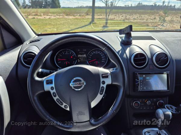 Sarkans Nissan Qashqai 2012 Tallina, ar dzinēja tilpumu 2.00 L un nobraukumu 131 tūkst. km par 7000 €, foto 10 vietnē AUTOMOTO.COM.LV
