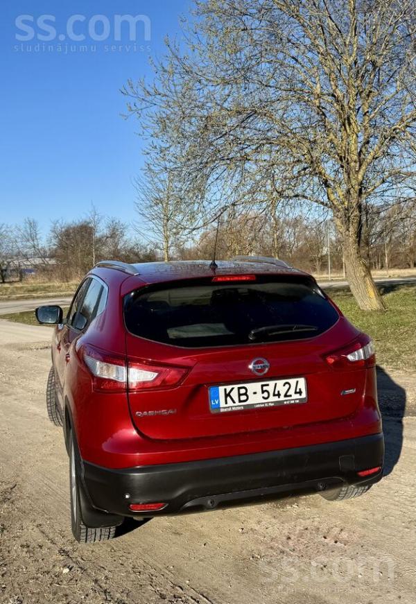 Red Nissan Qashqai 2015 in Riga, with an engine capacity of 1.50 L and mileage of 153 thousand km for 8000 €, photo 7 on AUTOMOTO.COM.LV