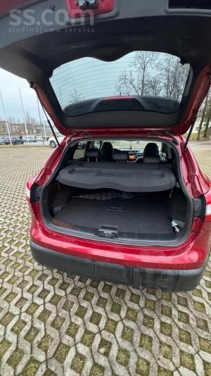 Sarkans Nissan Qashqai 2015 Rīga, ar dzinēja tilpumu 1.20 L un nobraukumu 140 tūkst. km par 5900 €, foto 4 vietnē AUTOMOTO.COM.LV
