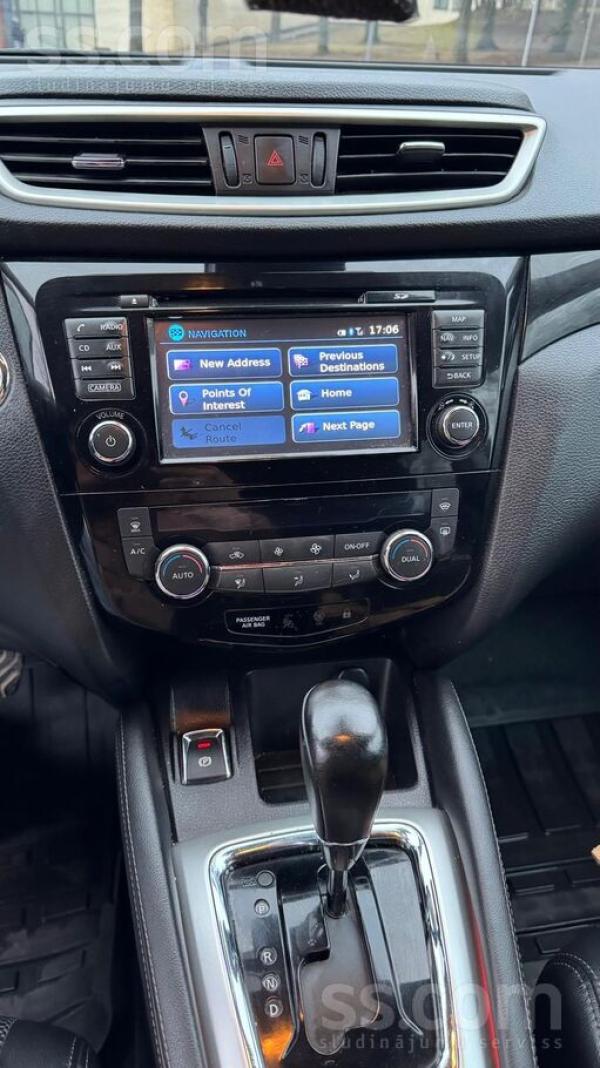 Red Nissan Qashqai 2015 in Riga, with an engine capacity of 1.20 L and mileage of 140 thousand km for 5900 €, photo 5 on AUTOMOTO.COM.LV