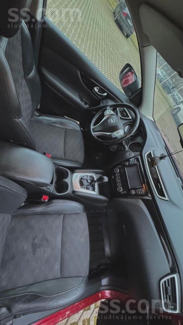 Red Nissan Qashqai 2015 in Riga, with an engine capacity of 1.20 L and mileage of 140 thousand km for 5900 €, photo 8 on AUTOMOTO.COM.LV