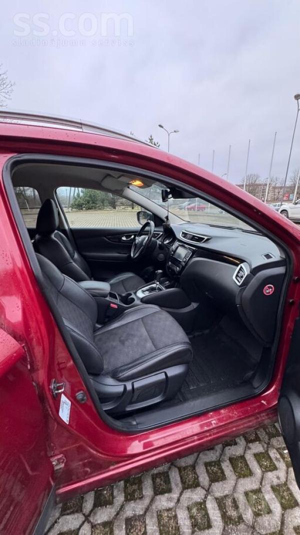 Red Nissan Qashqai 2015 in Riga, with an engine capacity of 1.20 L and mileage of 140 thousand km for 5900 €, photo 9 on AUTOMOTO.COM.LV