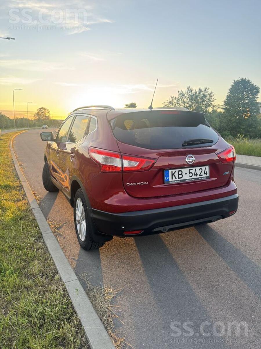 Red Nissan Qashqai 2015 in Riga, with an engine capacity of 1.50 L and mileage of 153 thousand km for 8200 €, photo 1 on AUTOMOTO.COM.LV