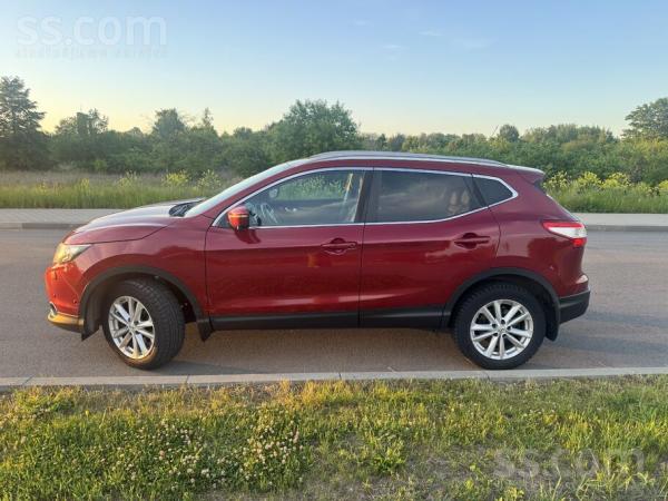 Red Nissan Qashqai 2015 in Riga, with an engine capacity of 1.50 L and mileage of 153 thousand km for 8200 €, photo 3 on AUTOMOTO.COM.LV