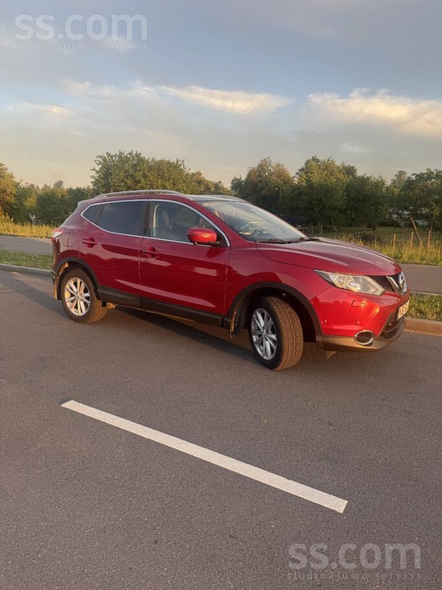 Red Nissan Qashqai 2015 in Riga, with an engine capacity of 1.50 L and mileage of 153 thousand km for 8200 €, photo 5 on AUTOMOTO.COM.LV