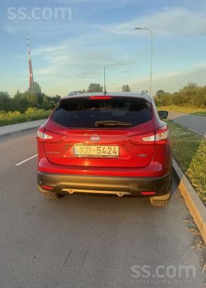 Red Nissan Qashqai 2015 in Riga, with an engine capacity of 1.50 L and mileage of 153 thousand km for 8200 €, photo 8 on AUTOMOTO.COM.LV