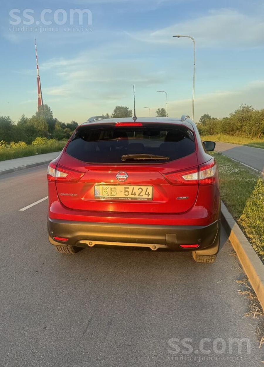 Red Nissan Qashqai 2015 in Riga, with an engine capacity of 1.50 L and mileage of 153 thousand km for 8200 €, photo 8 on AUTOMOTO.COM.LV