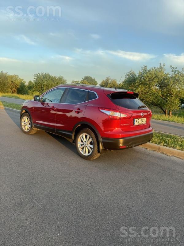 Red Nissan Qashqai 2015 in Riga, with an engine capacity of 1.50 L and mileage of 153 thousand km for 8200 €, photo 8 on AUTOMOTO.COM.LV