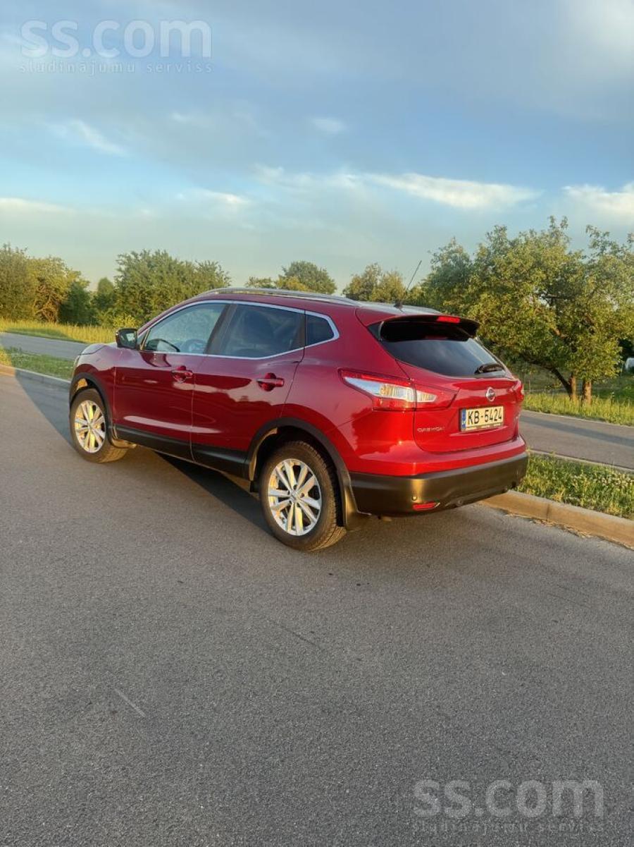 Red Nissan Qashqai 2015 in Riga, with an engine capacity of 1.50 L and mileage of 153 thousand km for 8200 €, photo 9 on AUTOMOTO.COM.LV