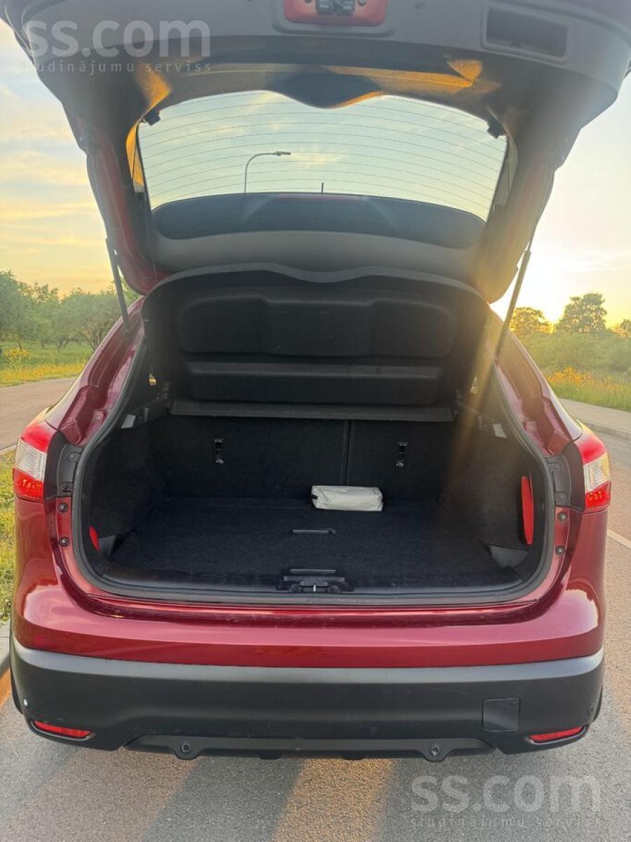 Red Nissan Qashqai 2015 in Riga, with an engine capacity of 1.50 L and mileage of 153 thousand km for 8200 €, photo 12 on AUTOMOTO.COM.LV