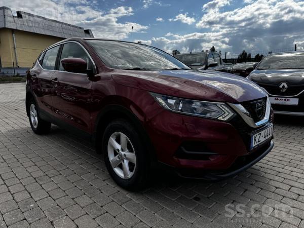 Red Nissan Qashqai 2017 in Riga, with an engine capacity of 1.20 L and mileage of 147 thousand km for 7895 €, photo 3 on AUTOMOTO.COM.LV