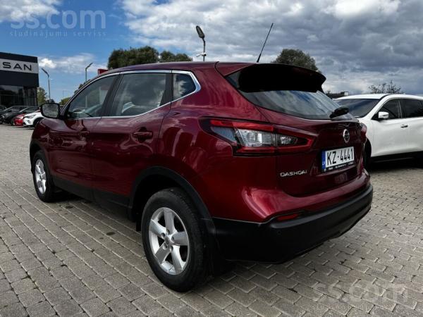 Red Nissan Qashqai 2017 in Riga, with an engine capacity of 1.20 L and mileage of 147 thousand km for 7895 €, photo 6 on AUTOMOTO.COM.LV