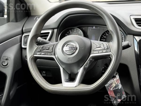 Red Nissan Qashqai 2017 in Riga, with an engine capacity of 1.20 L and mileage of 147 thousand km for 7895 €, photo 10 on AUTOMOTO.COM.LV