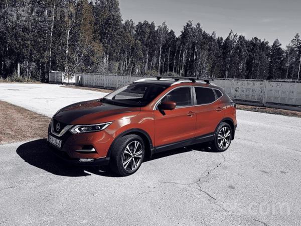 Red Nissan Qashqai 2018 in Riga, with an engine capacity of 1.20 L and mileage of 132 thousand km for 11100 €, photo 1 on AUTOMOTO.COM.LV