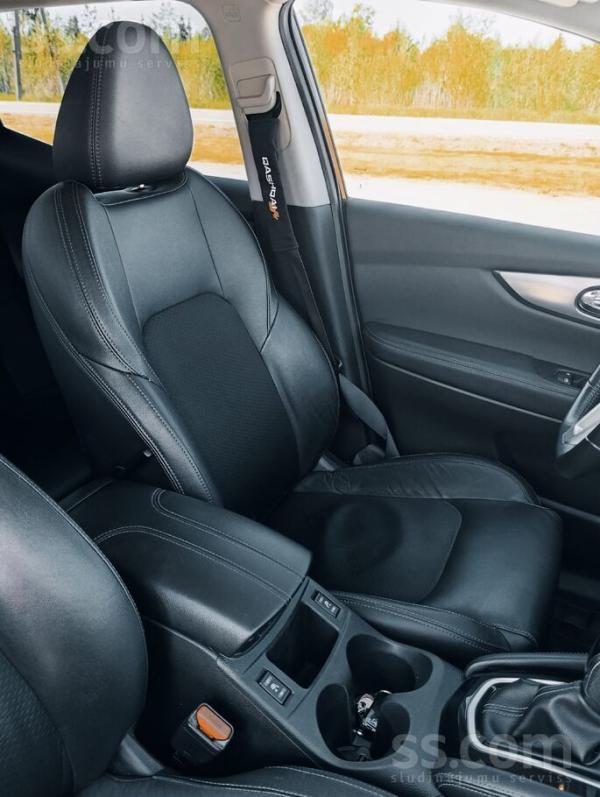 Red Nissan Qashqai 2018 in Riga, with an engine capacity of 1.20 L and mileage of 132 thousand km for 11100 €, photo 7 on AUTOMOTO.COM.LV
