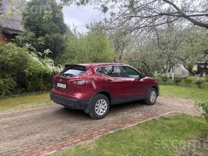 Red Nissan Qashqai 2018 in Riga, with an engine capacity of 1.20 L and mileage of 96 thousand km for 12500 €, photo 4 on AUTOMOTO.COM.LV