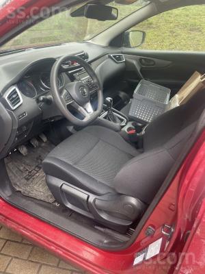Red Nissan Qashqai 2018 in Riga, with an engine capacity of 1.20 L and mileage of 96 thousand km for 12500 €, photo 6 on AUTOMOTO.COM.LV