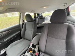 Red Nissan Qashqai 2018 in Riga, with an engine capacity of 1.20 L and mileage of 96 thousand km for 12500 €, photo 7 on AUTOMOTO.COM.LV