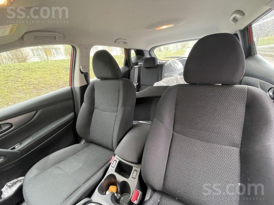 Red Nissan Qashqai 2018 in Riga, with an engine capacity of 1.20 L and mileage of 96 thousand km for 12500 €, photo 7 on AUTOMOTO.COM.LV