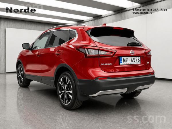 Red Nissan Qashqai 2020 in Riga, with an engine capacity of 1.30 L and mileage of 90 thousand km for 15790 €, photo 3 on AUTOMOTO.COM.LV