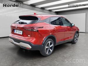 Red Nissan Qashqai 2022 in Riga, with an engine capacity of 1.30 L and mileage of 61 thousand km for 21980 €, photo 3 on AUTOMOTO.COM.LV