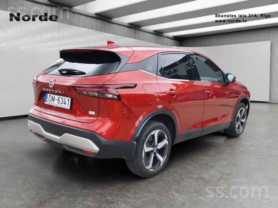 Red Nissan Qashqai 2022 in Riga, with an engine capacity of 1.30 L and mileage of 61 thousand km for 21980 €, photo 3 on AUTOMOTO.COM.LV